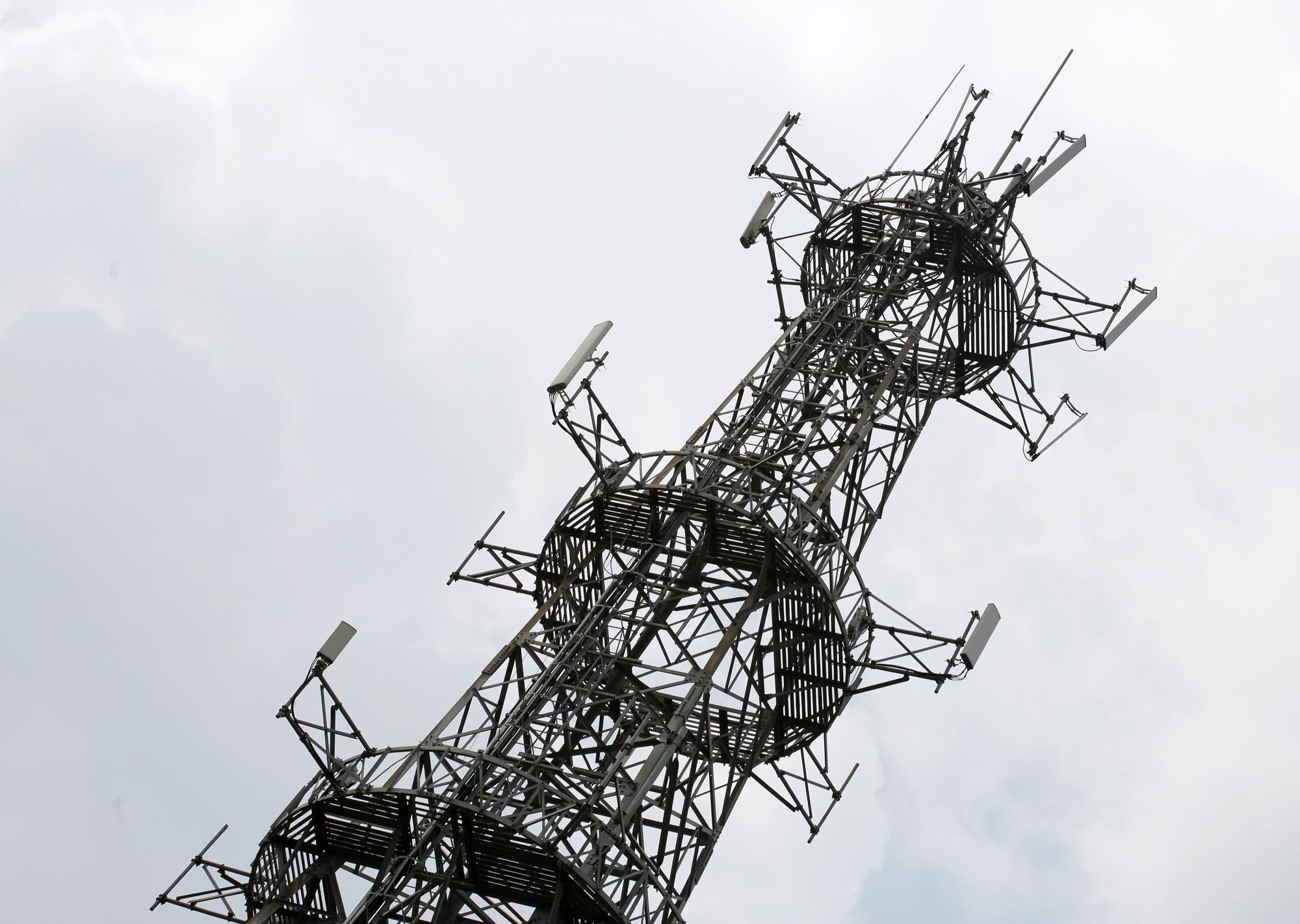 ComAp - Telecom Tower and Data Centre Power Control and Critical Backup