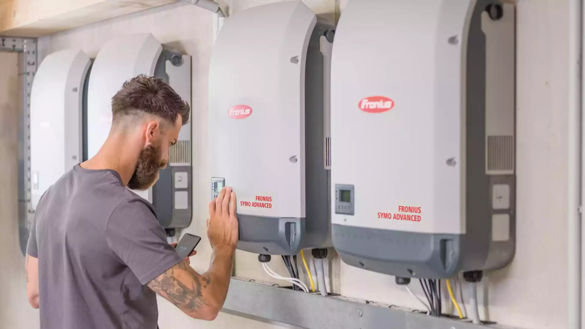 ComAp - ComAp´s InteliNeo controllers cooperate seamlessly with Fronius inverters